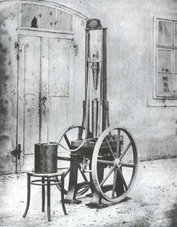 first internal combustion engine inventor